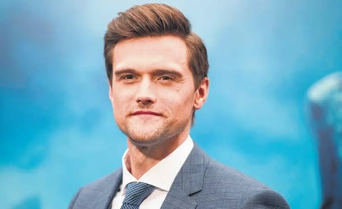 Hartley Sawyer Tweets: What Got Him Fired from The Flash - Genius Updates